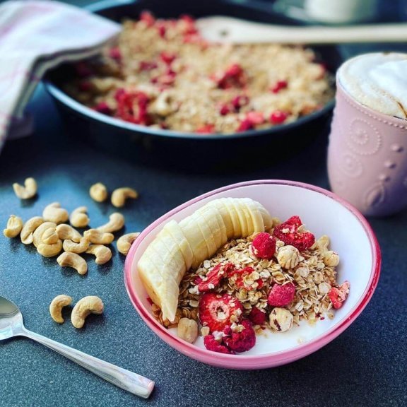 Domácí müsli bez cukru s ořechy a lyofilizovaným ovocem | Bc. Martina ...